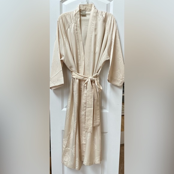JW Spa Marriott | Intimates & Sleepwear | Jw Spa Collection Marriott ...
